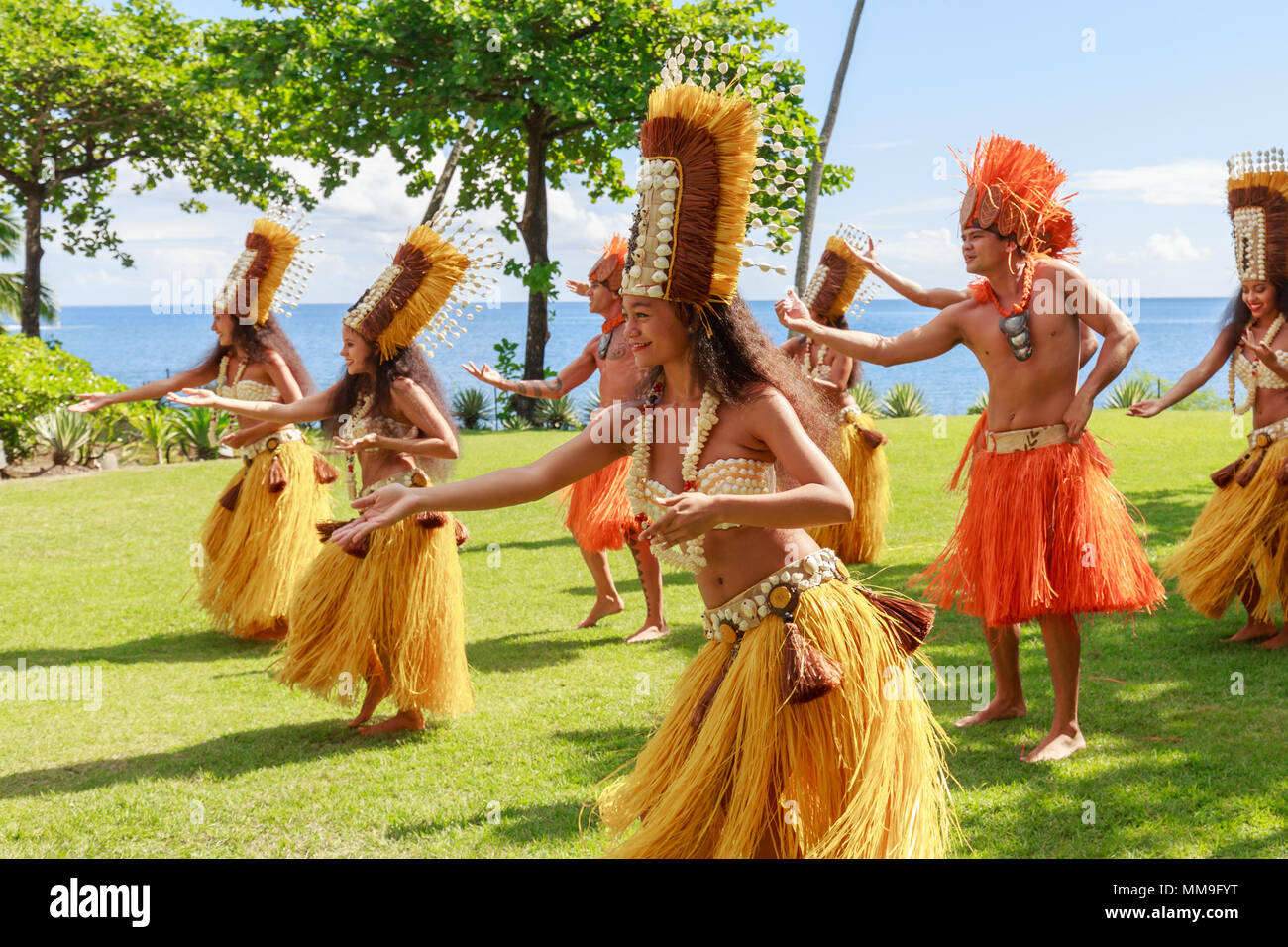 Polynesia tahiti girl -Fotos und -Bildmaterial in hoher Auflösung – Alamy