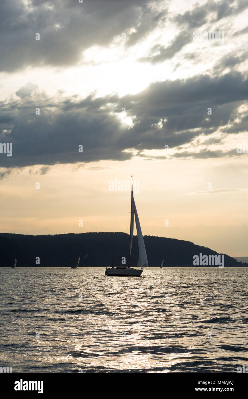 Boats sunset on lake constance -Fotos und -Bildmaterial in hoher ...