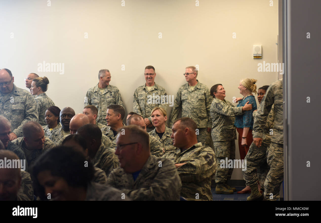Us Air Force Chief Master Sgt. Susan Dietz, eingehenden Befehl Leiter ...