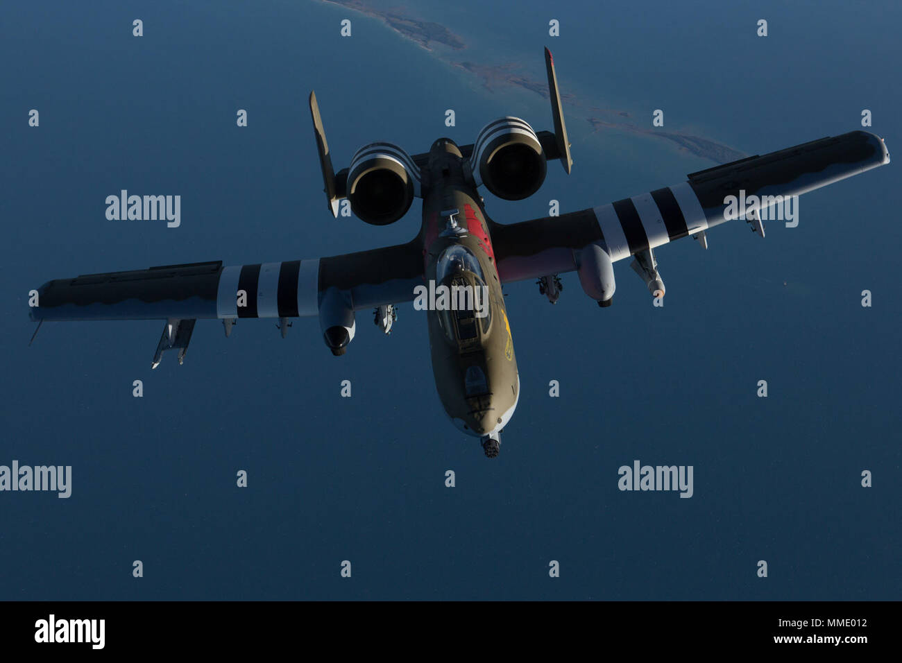 Eine A-10 mit der 107 Fighter Squadron, fliegt mit einer KC-135 ...