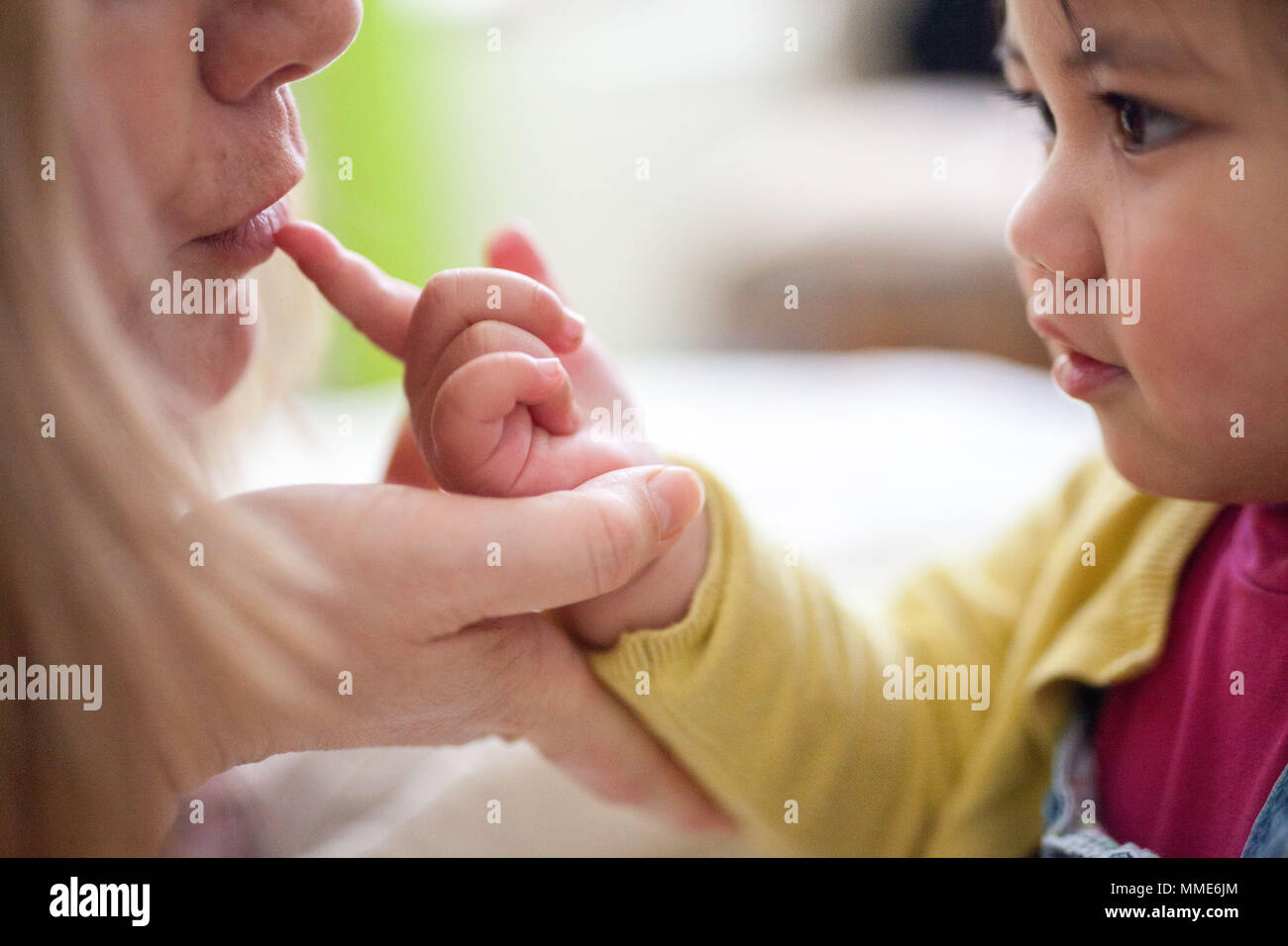 Handkuss Kinder Stockfotos und -bilder Kaufen - Alamy