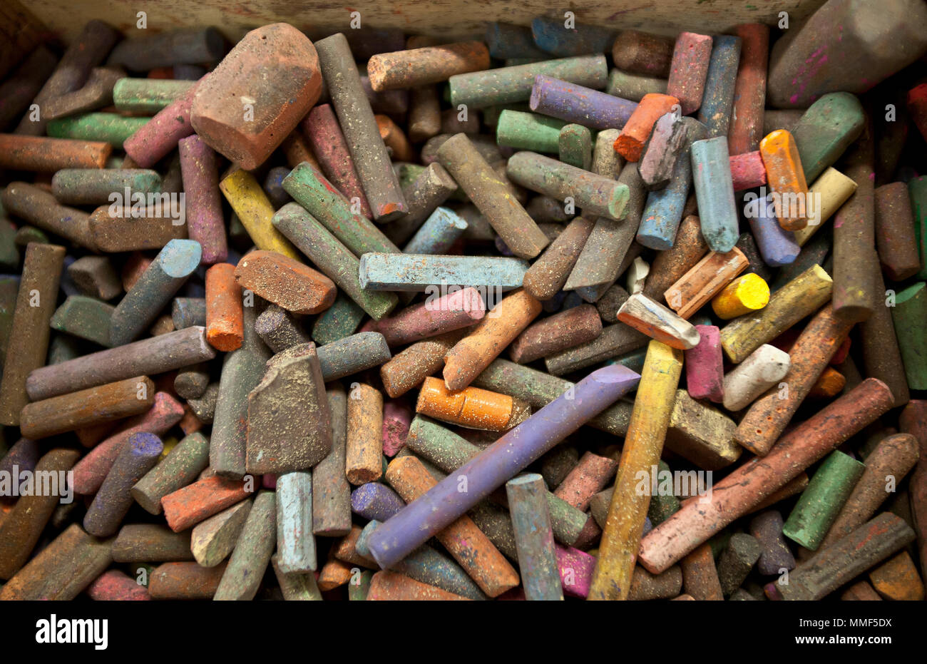 Künstler kreide -Fotos und -Bildmaterial in hoher Auflösung – Alamy