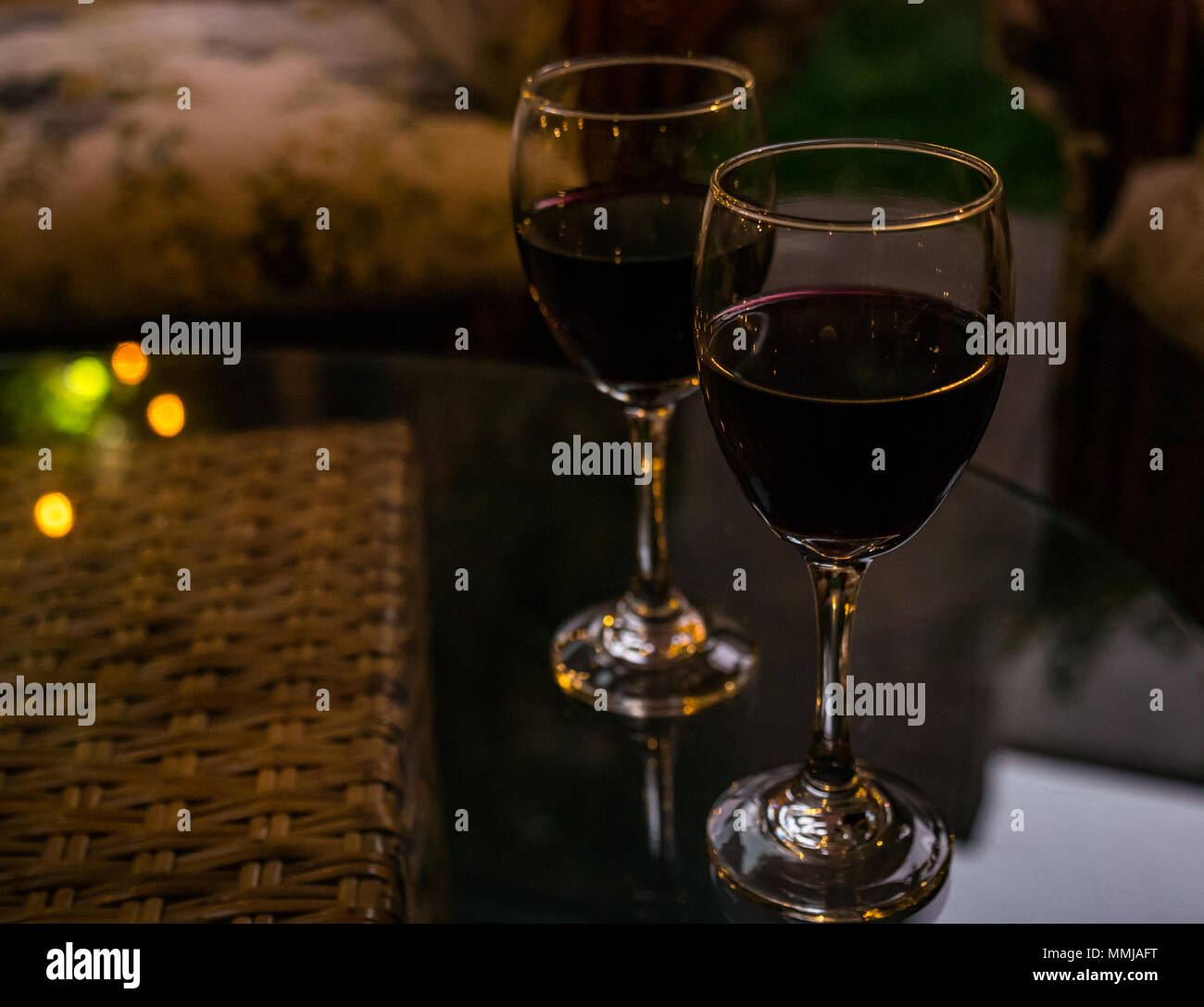 Nacht lichtreflexionen -Fotos und -Bildmaterial in hoher Auflösung – Alamy