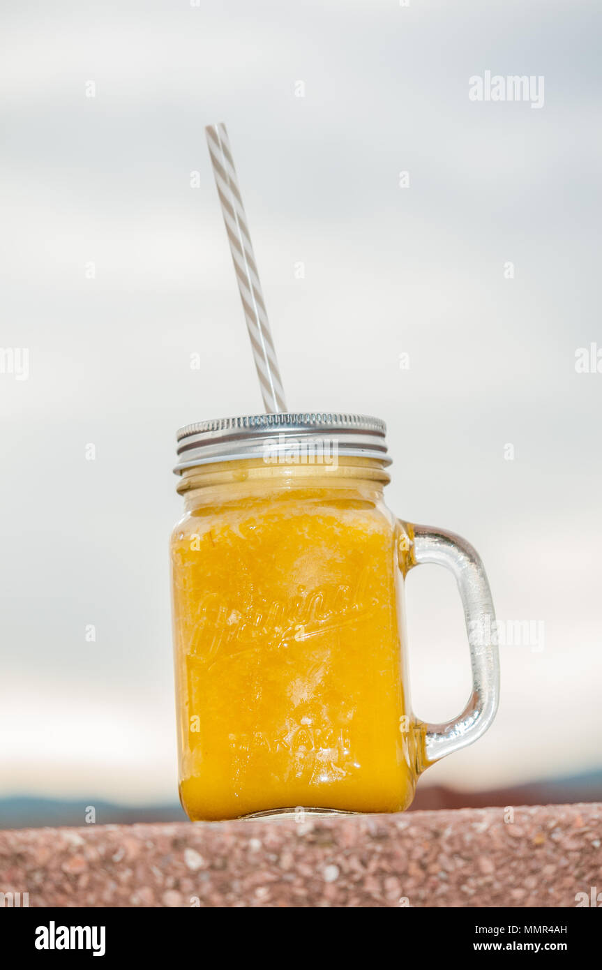 Smoothie frucht -Fotos und -Bildmaterial in hoher Auflösung – Alamy