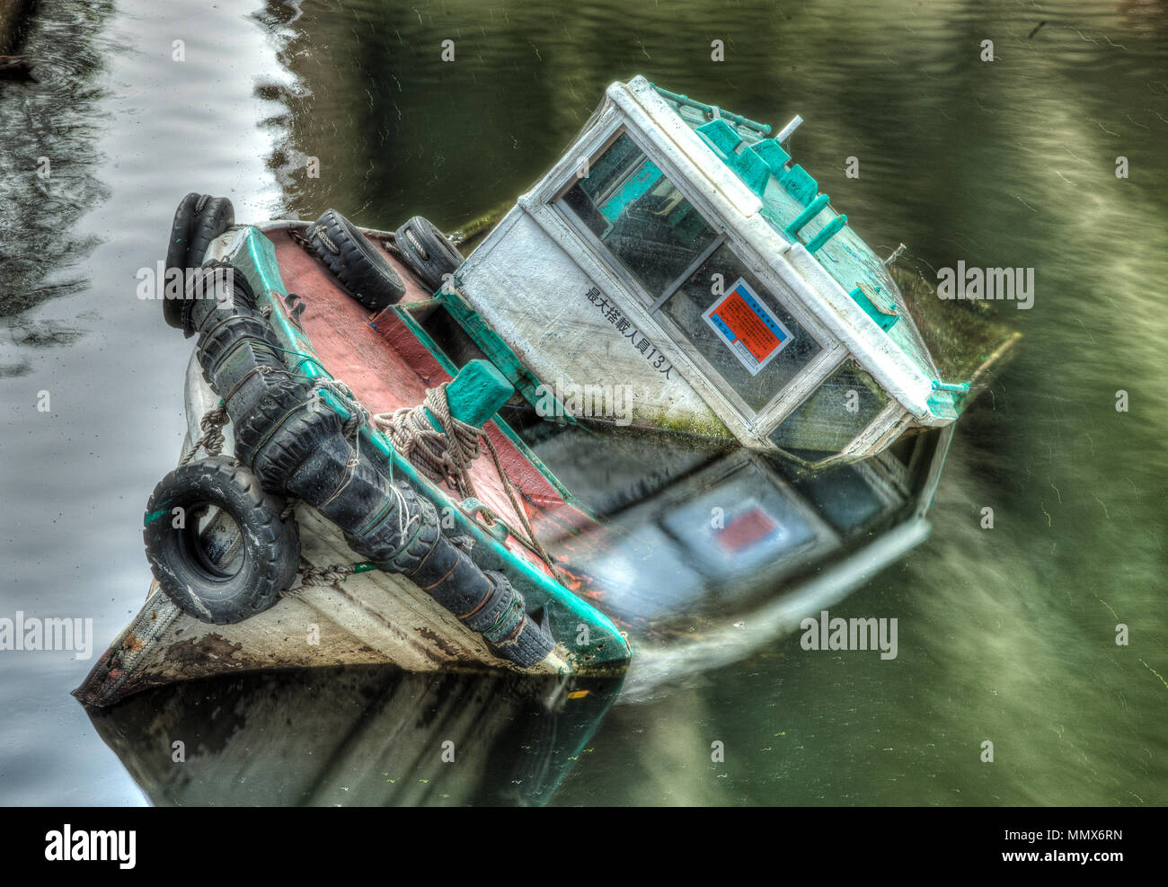 Sinking vessel -Fotos und -Bildmaterial in hoher Auflösung – Alamy