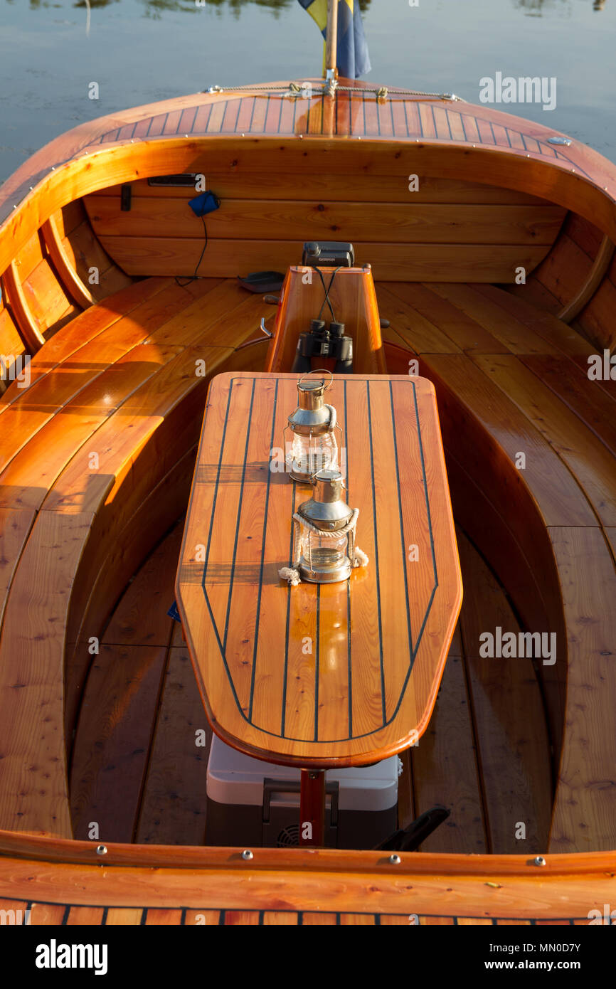 Klassisches holzboot -Fotos und -Bildmaterial in hoher Auflösung – Alamy