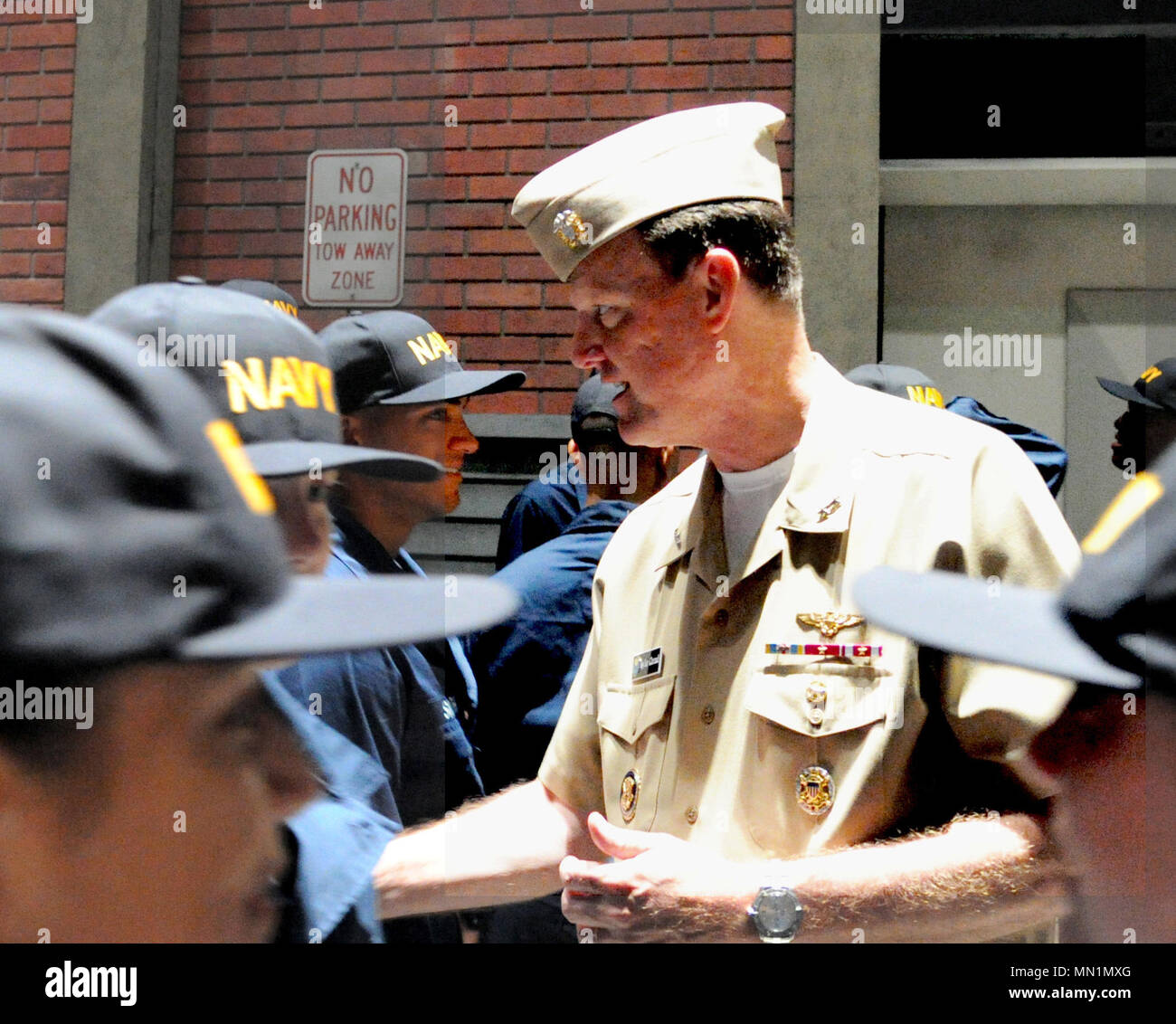 Uss trayer bst 21 kampfstationen 21 -Fotos und -Bildmaterial in hoher ...