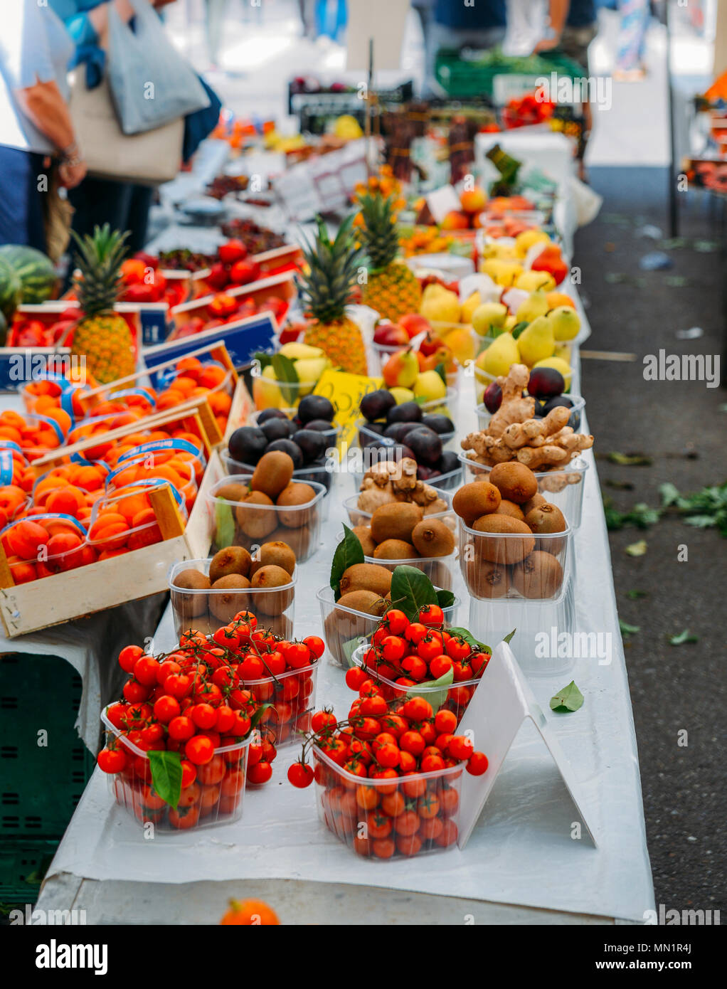 Fresh Strawberries On Stall Stockfotos und -bilder Kaufen - Seite 2 - Alamy