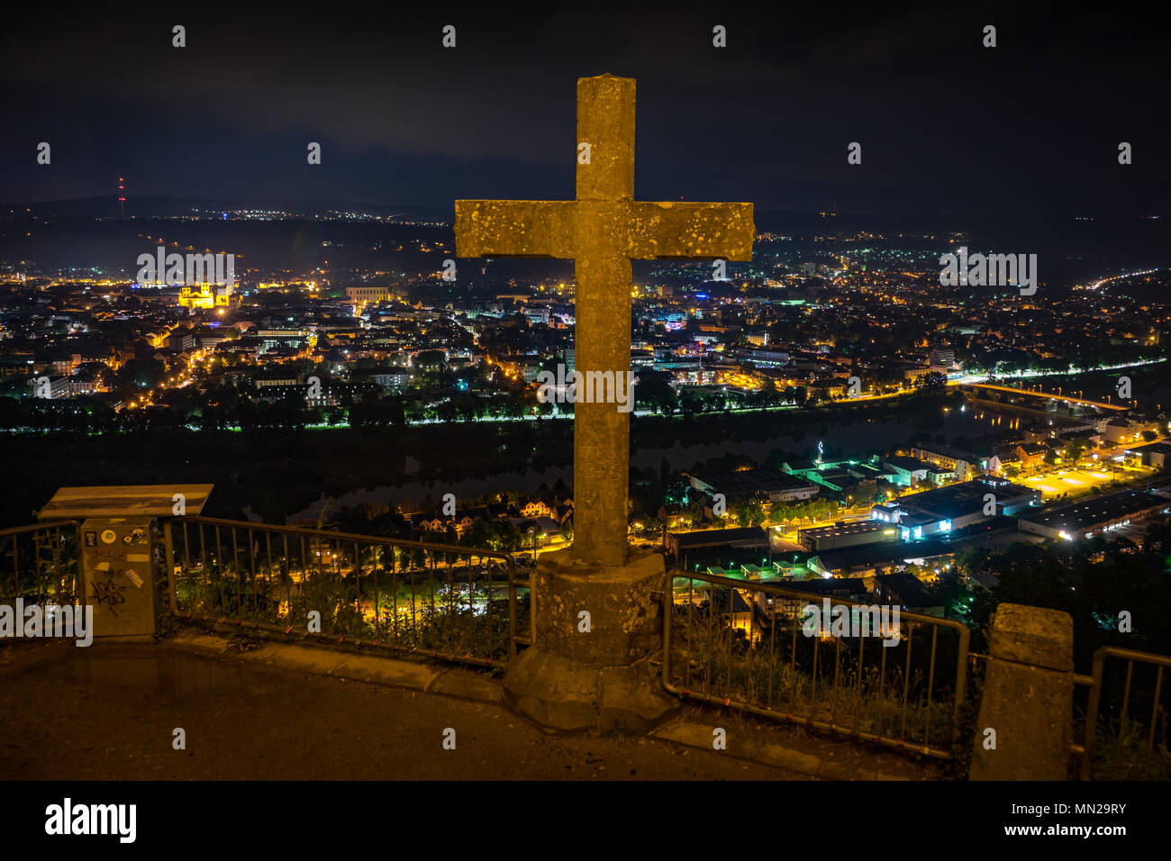 Karl marx ampeln -Fotos und -Bildmaterial in hoher Auflösung – Alamy