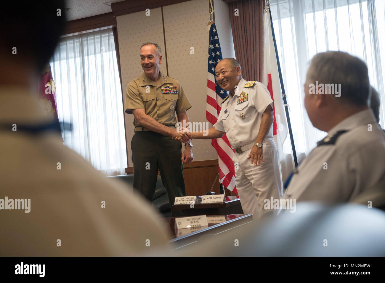 Marine Corps Gen. Joseph F. Dunford Jr., Vorsitzender des Generalstabs, trifft sich mit Japan ...