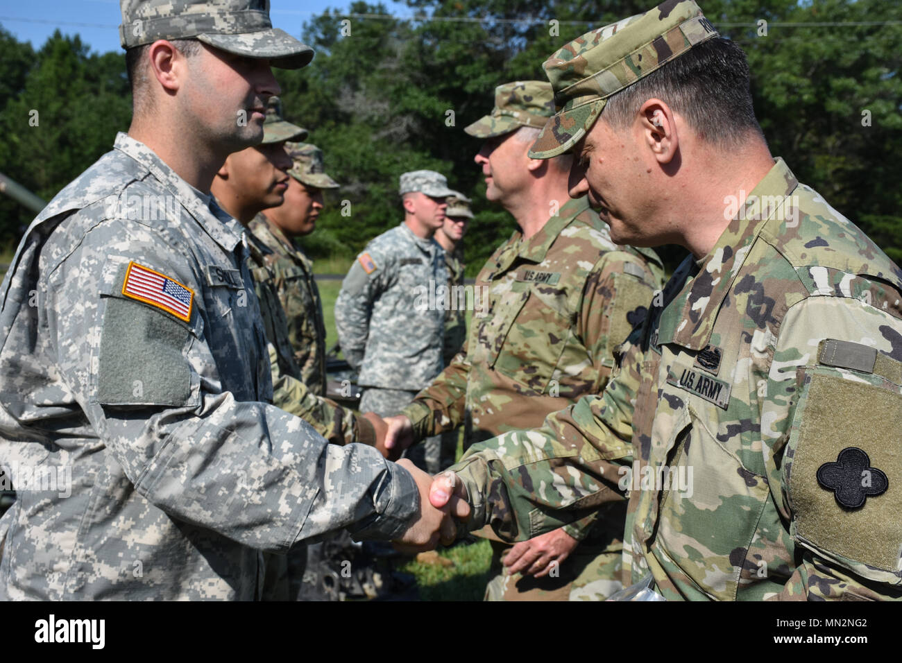 Major General Patrick Reinert (Mitte rechts), 88th World Support ...
