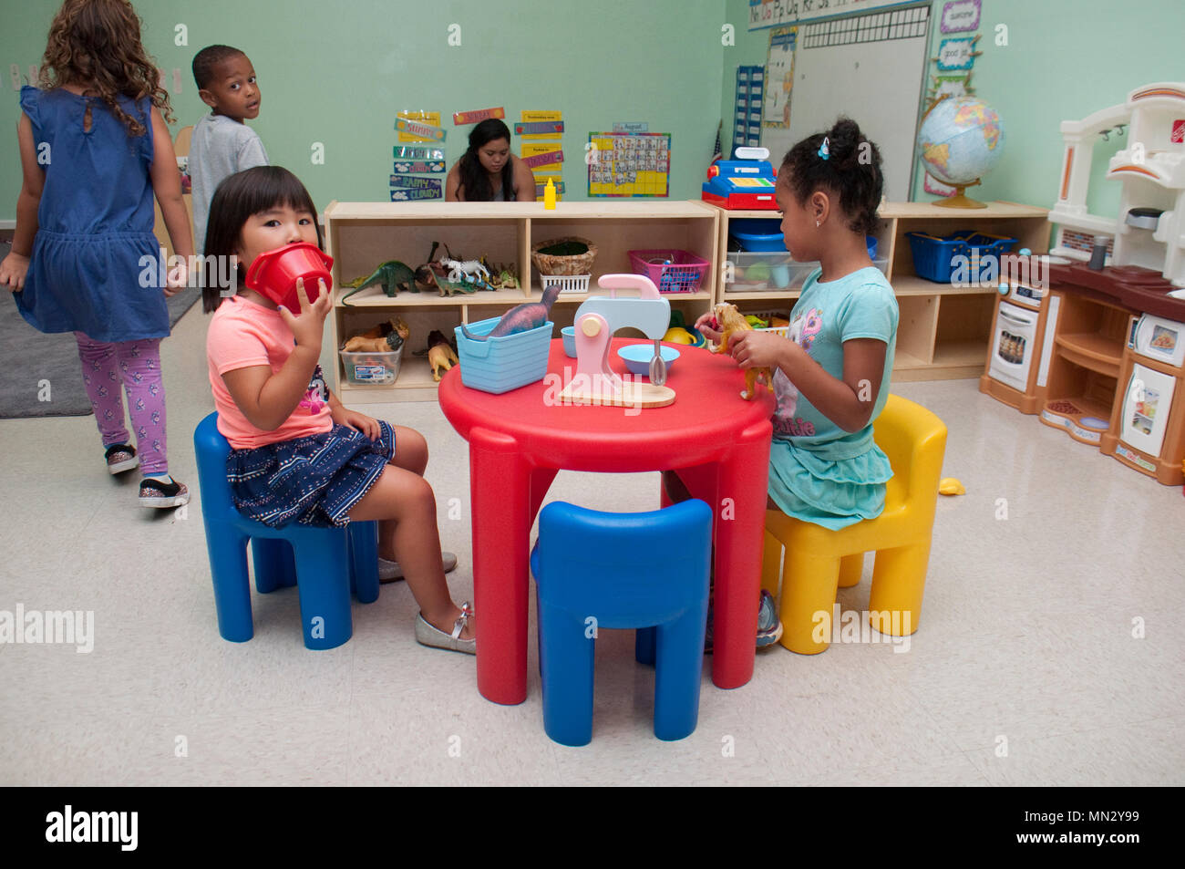 WHEELER Army Airfield - Alaina Hafkemeyer (links) und Talia Horton ...