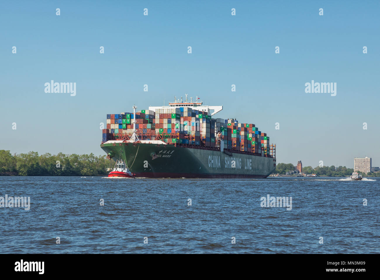 Tug Boat ZP BOXER abschleppen Containerschiffs CSCL MARS auf den ...