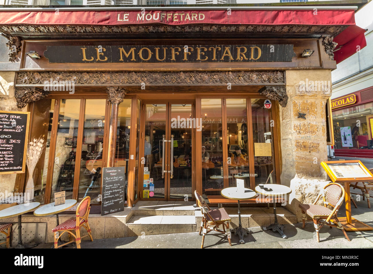 Le mouffetard restaurant -Fotos und -Bildmaterial in hoher Auflösung ...