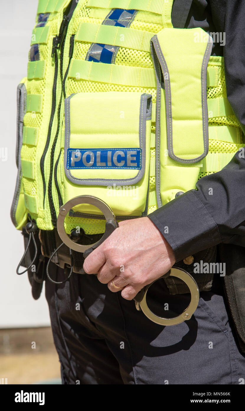 Police badge handcuffs -Fotos und -Bildmaterial in hoher Auflösung – Alamy