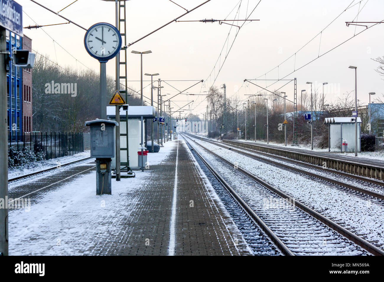 Bahnhofsuhr deutschland -Fotos und -Bildmaterial in hoher Auflösung – Alamy