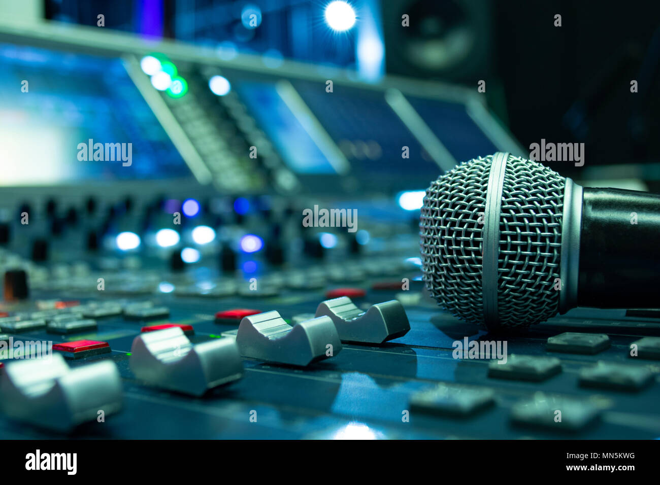 Recording studio control room digital -Fotos und -Bildmaterial in hoher ...