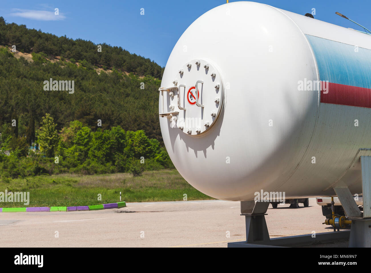 Moderne tankstelle -Fotos und -Bildmaterial in hoher Auflösung – Alamy