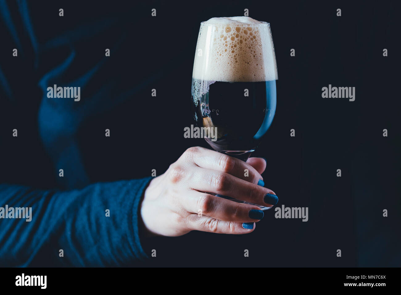 Bier im pintglas -Fotos und -Bildmaterial in hoher Auflösung – Alamy