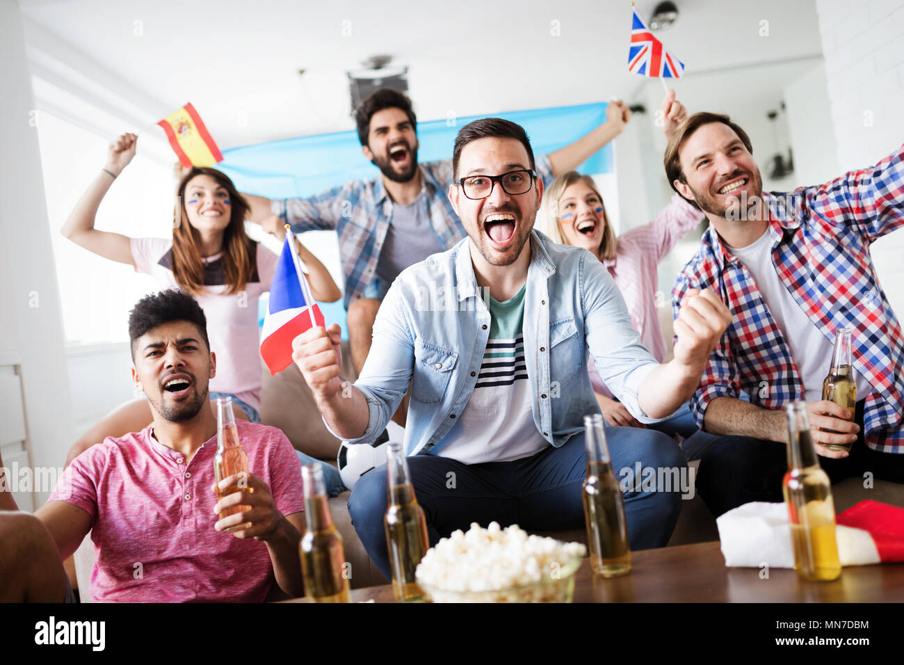 Watching tv soccer fans men at home -Fotos und -Bildmaterial in hoher ...