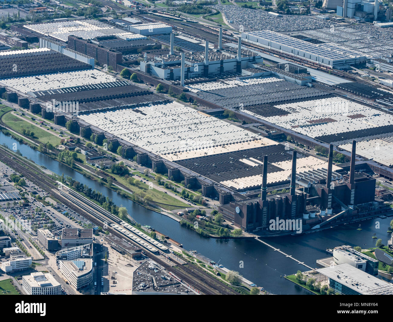 Aerial view volkswagen car factory -Fotos und -Bildmaterial in hoher Auflösung – Alamy