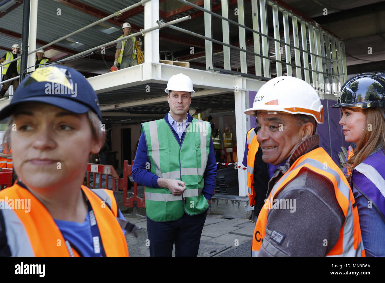 Er tritt der crew diy sos bei -Fotos und -Bildmaterial in hoher ...