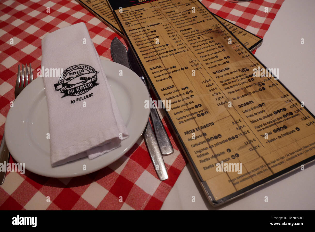 Restaurant tablle -Fotos und -Bildmaterial in hoher Auflösung – Alamy