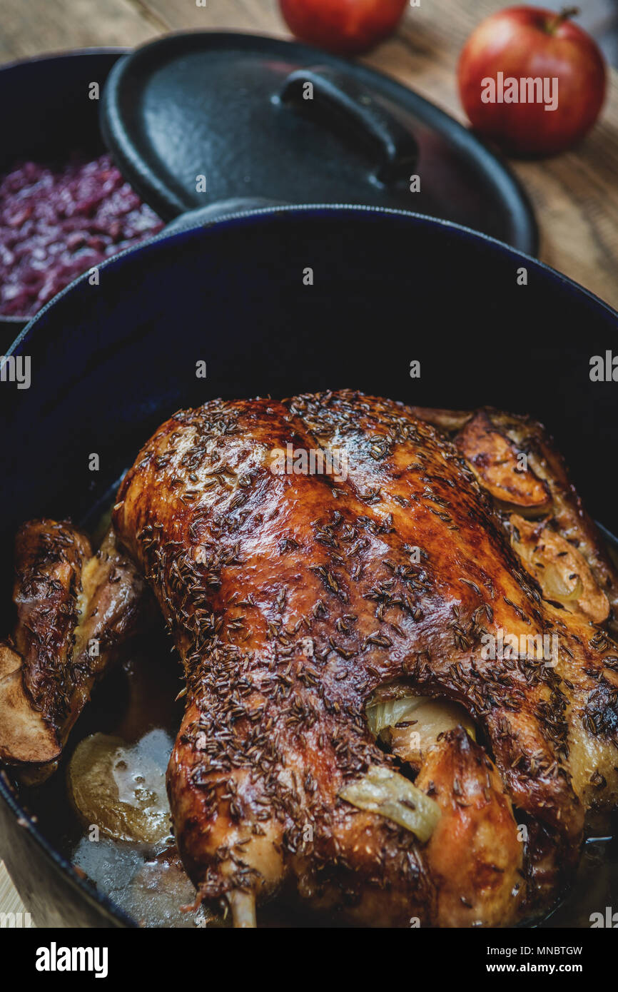 Entenbraten mit rotkohl -Fotos und -Bildmaterial in hoher Auflösung ...