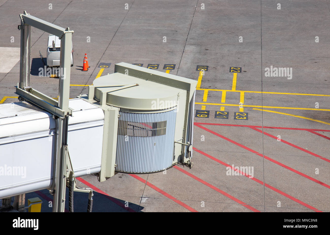 Aerobridge airbridge -Fotos und -Bildmaterial in hoher Auflösung – Alamy