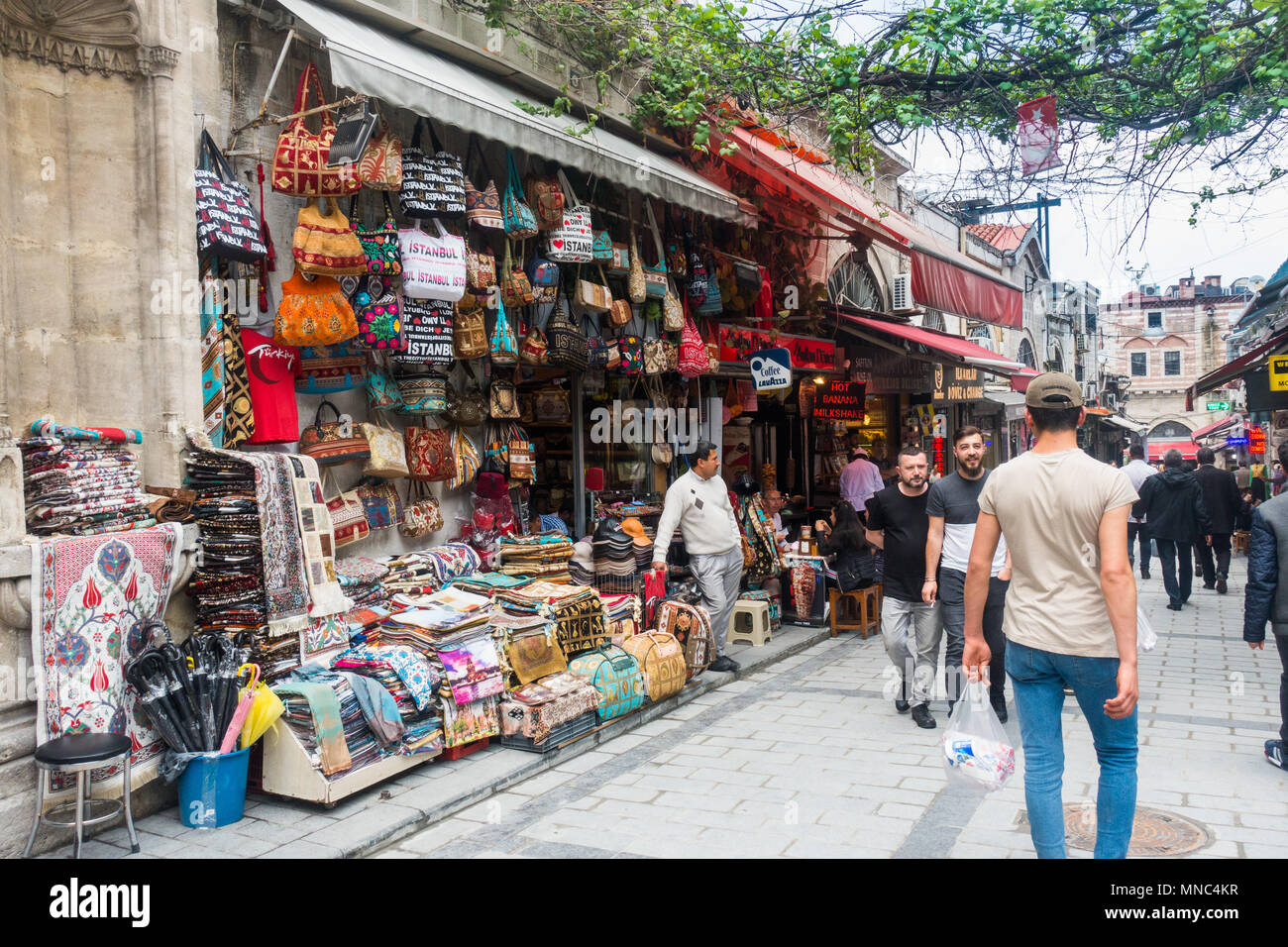 Istanbul markt -Fotos und -Bildmaterial in hoher Auflösung – Alamy