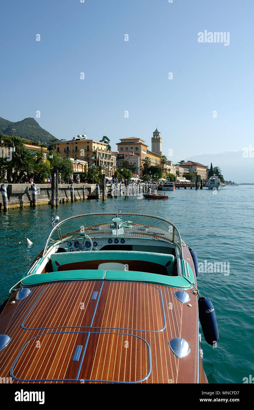 Gardone Riviera (Bs), Gardasee, Lombardei, Italien, und einer Riva ...