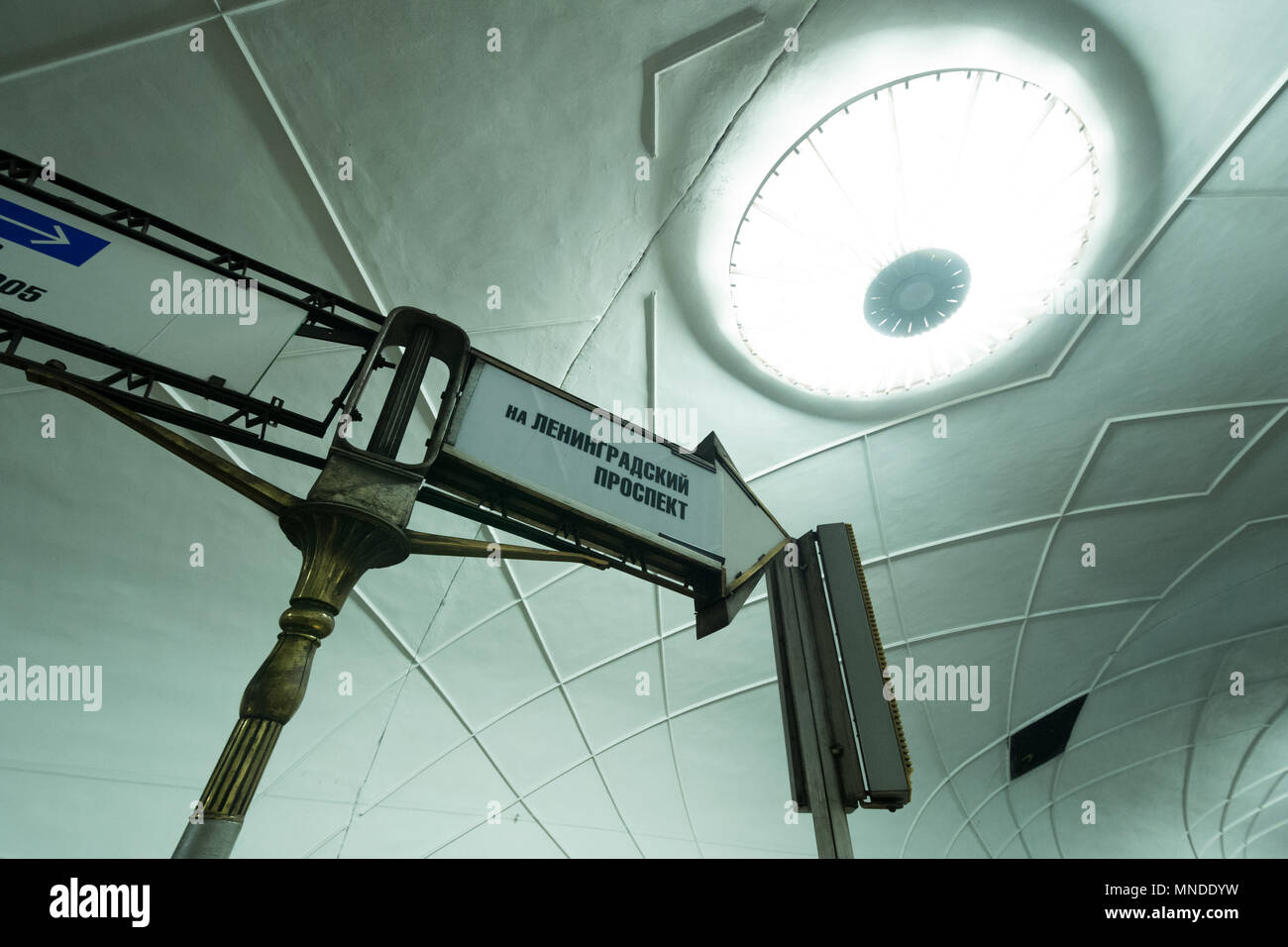 Moskau metro sign -Fotos und -Bildmaterial in hoher Auflösung - Seite 2 ...