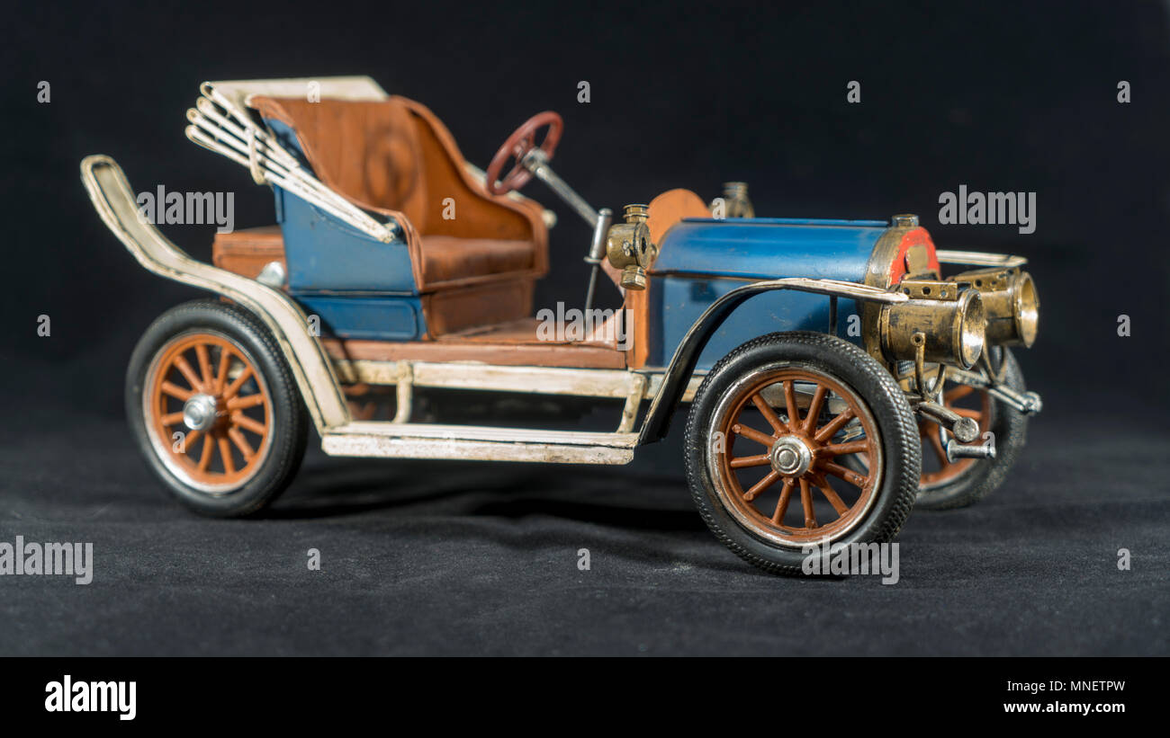 Altes langsames auto -Fotos und -Bildmaterial in hoher Auflösung – Alamy