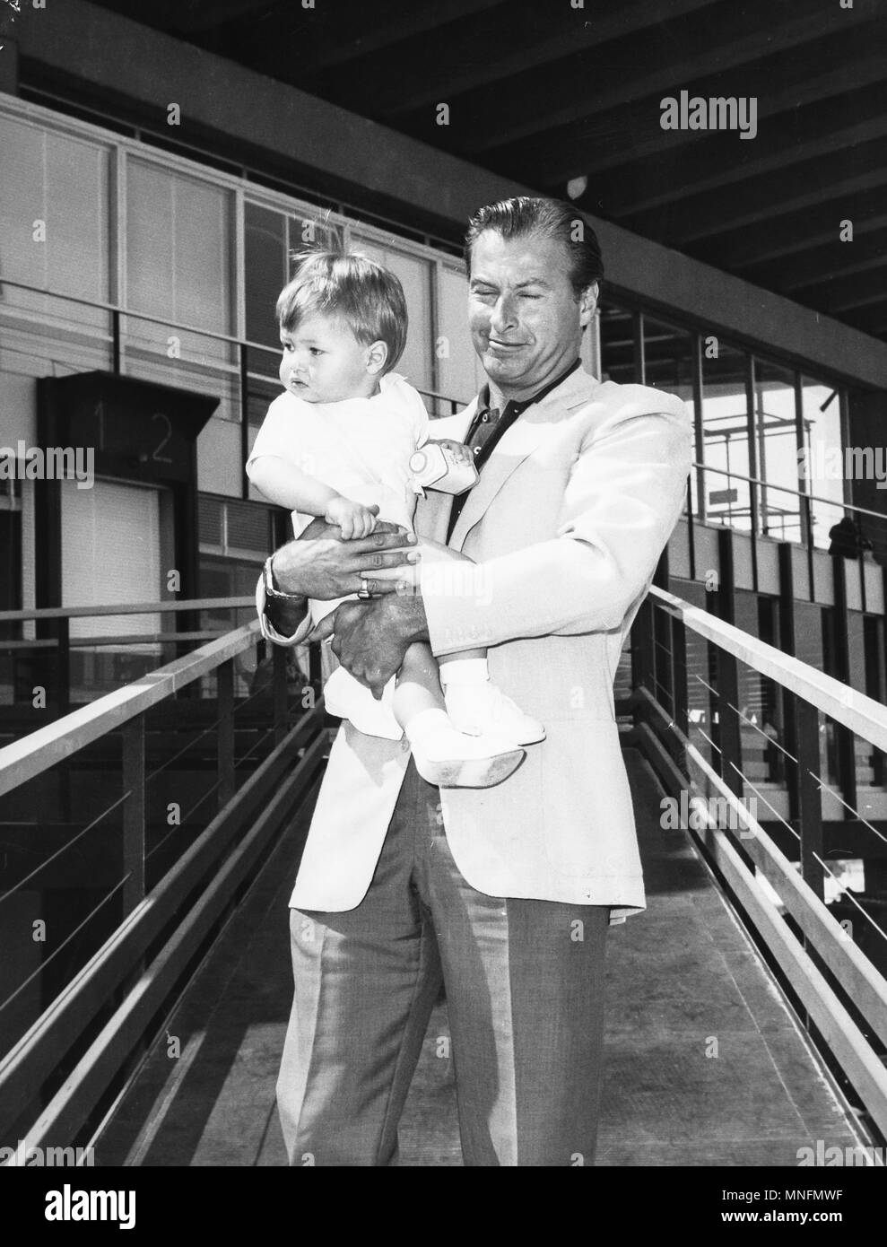 Lex Barker mit Sohn Christopher, Rom, 1961 Stockfotografie - Alamy
