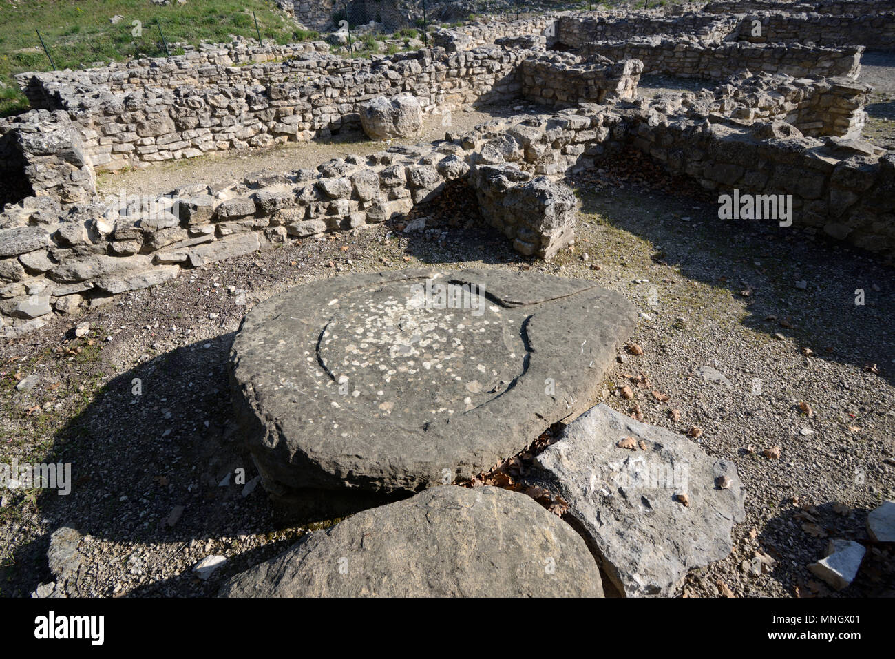 Ancient olive press -Fotos und -Bildmaterial in hoher Auflösung – Alamy