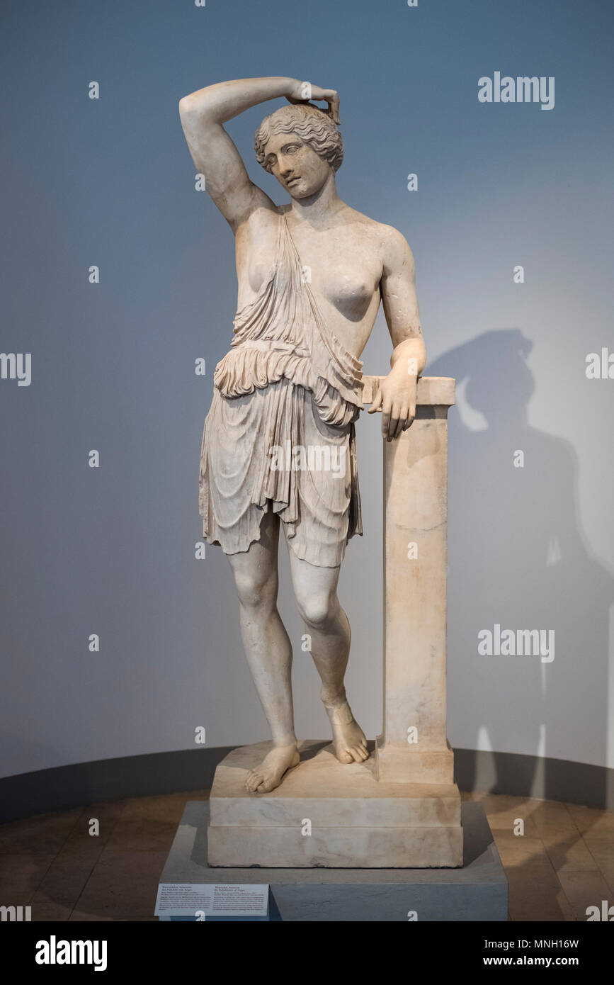 Statua di amazon policleto -Fotos und -Bildmaterial in hoher Auflösung ...
