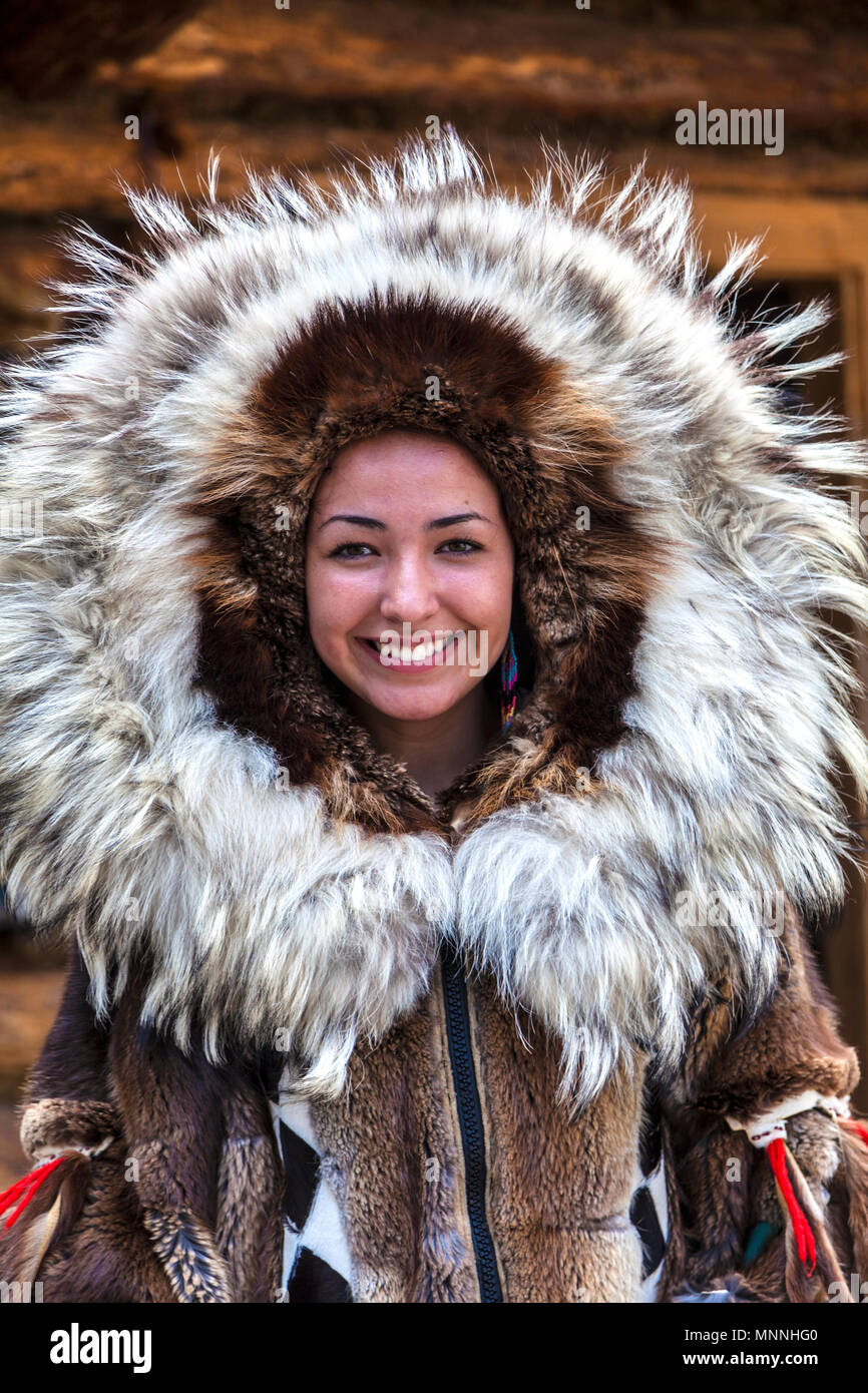 Alaska native girl in fur -Fotos und -Bildmaterial in hoher Auflösung ...
