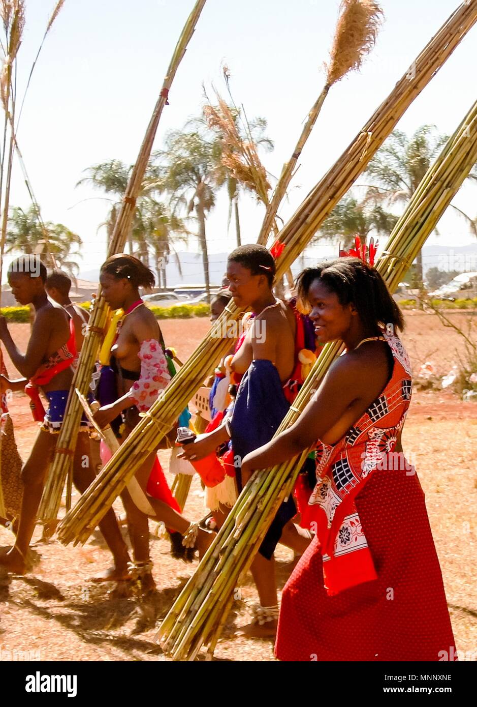 Women dancing in swaziland -Fotos und -Bildmaterial in hoher Auflösung ...