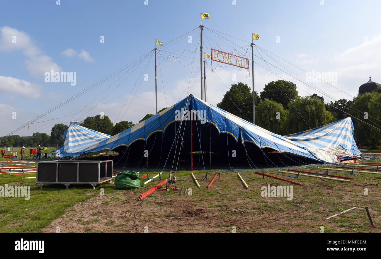 18. Mai 2018, Deutschland, Düsseldorf: Das Dach ist bei der Einrichtung ...