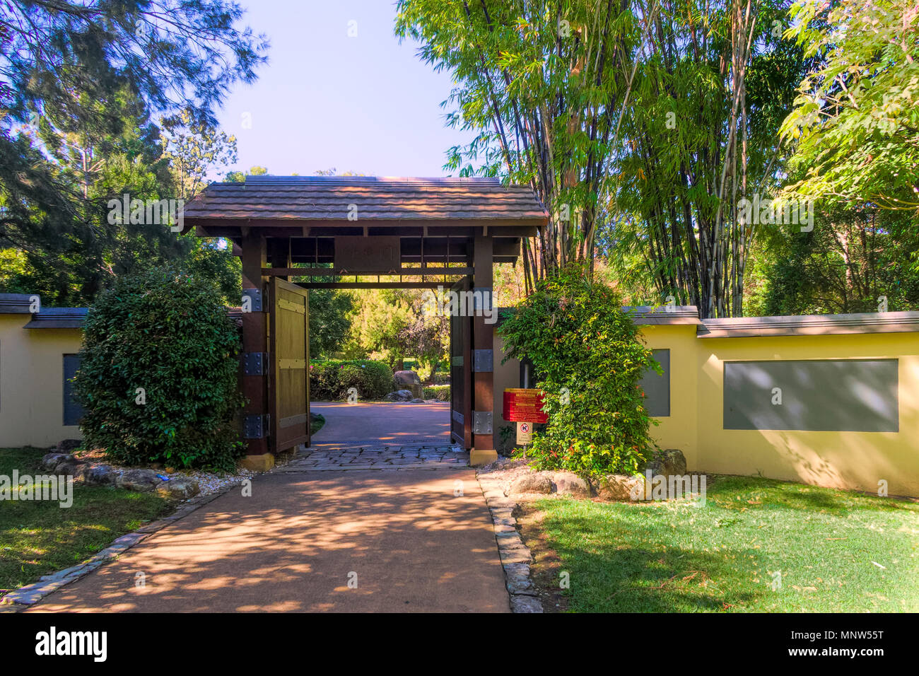 Japanischer torbogen -Fotos und -Bildmaterial in hoher Auflösung – Alamy