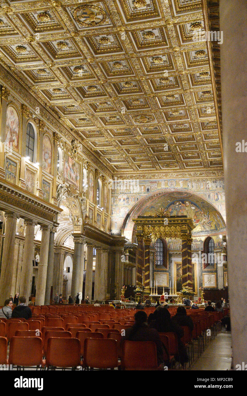 Blick auf das kirchenschiff der basilika santa maria maggiore -Fotos und -Bildmaterial in hoher ...