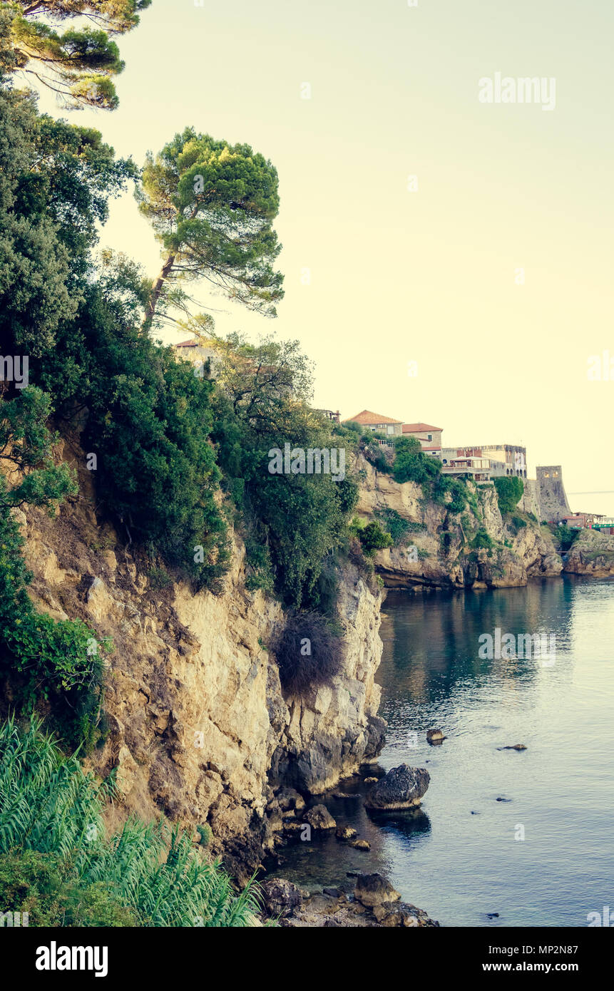 Stari Grad - Altstadt von Ulcinj, Montenegro. Grüne Küste der Adria ...
