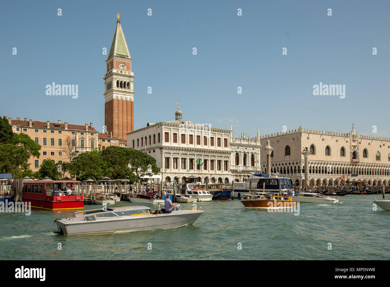Der beruehmte markus platz in venedig -Fotos und -Bildmaterial in hoher ...