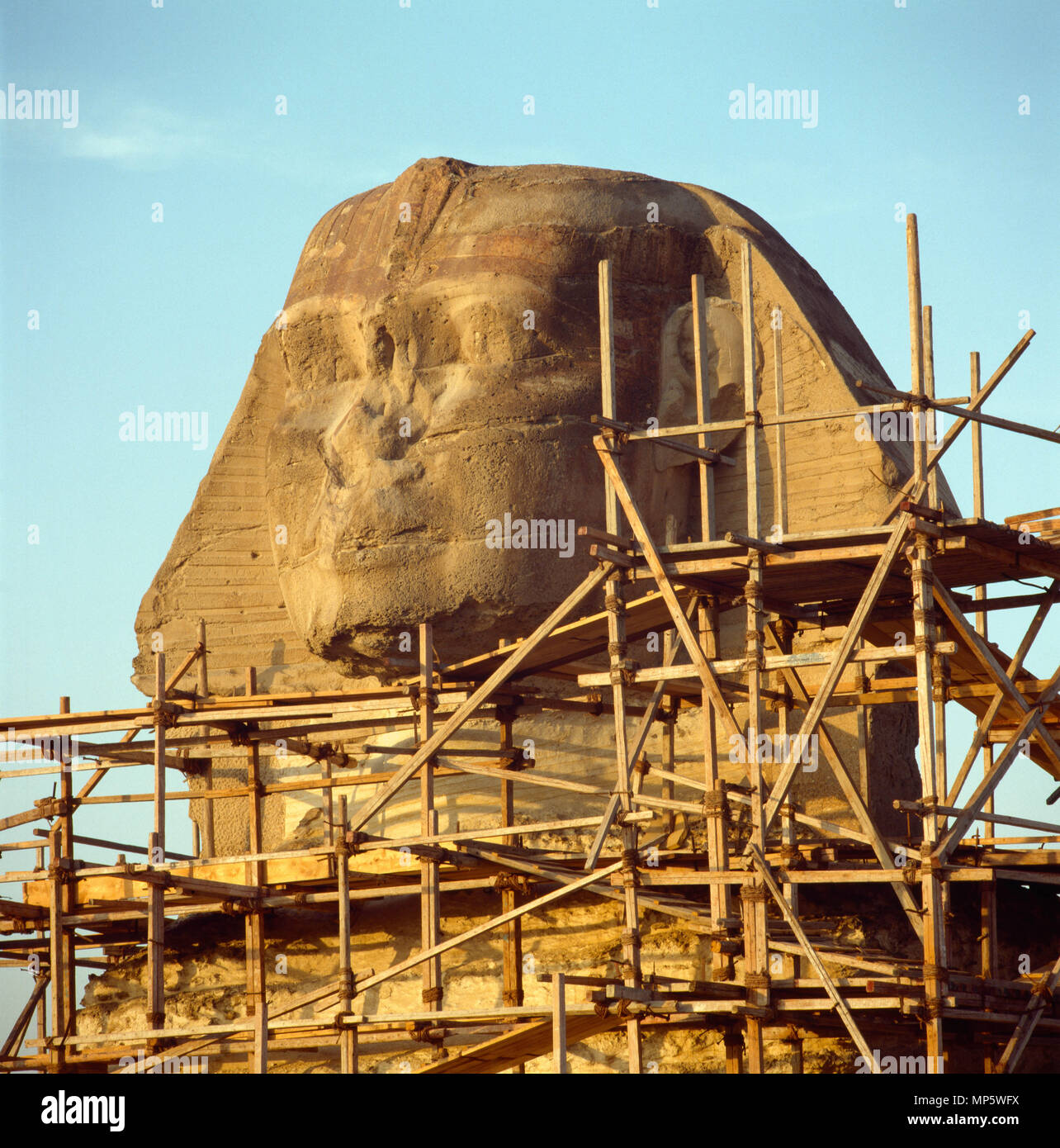 Die große Sphinx von Gizeh Pyramiden Komplexe, die sich einer ...