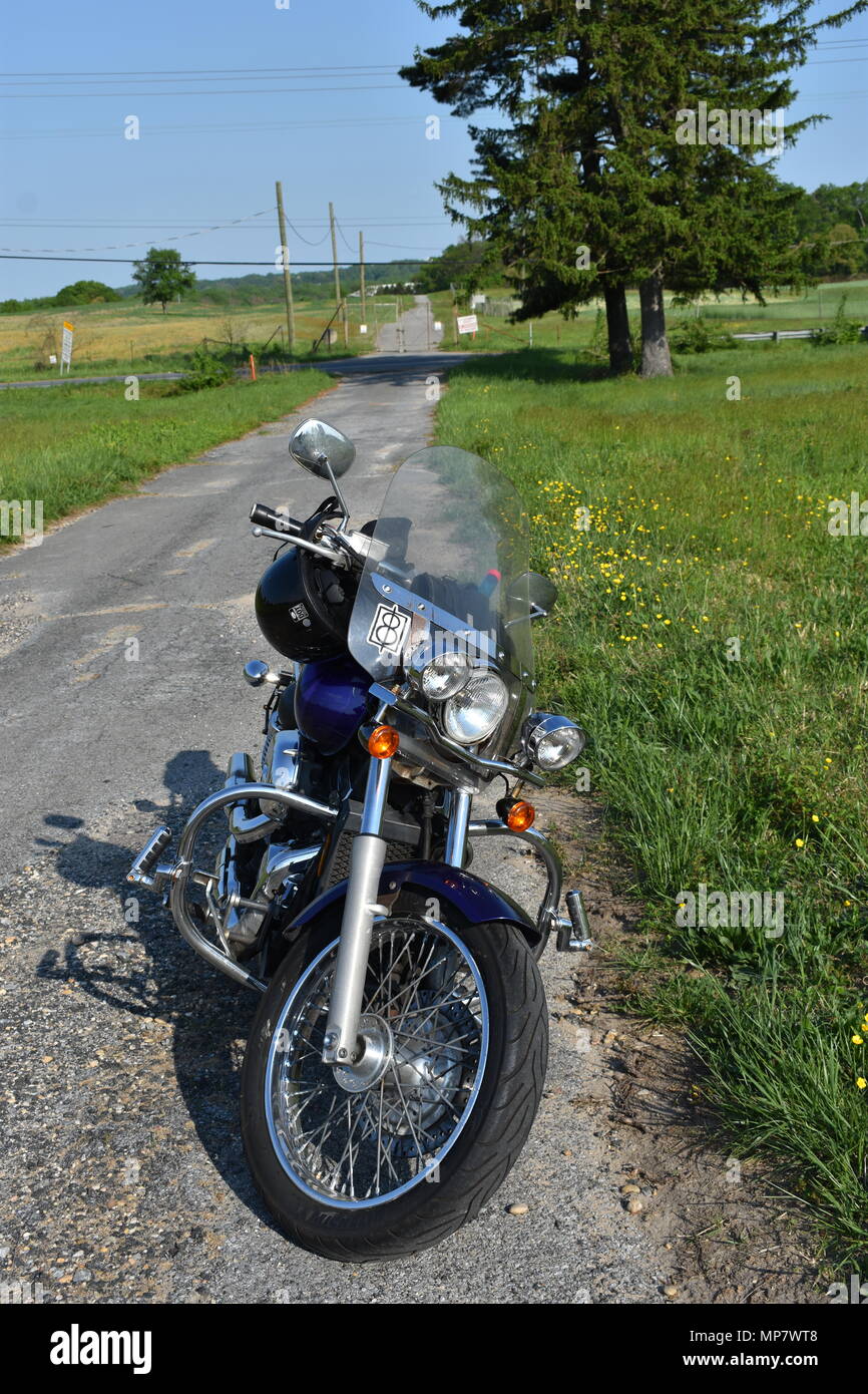 Lila motorrad -Fotos und -Bildmaterial in hoher Auflösung – Alamy