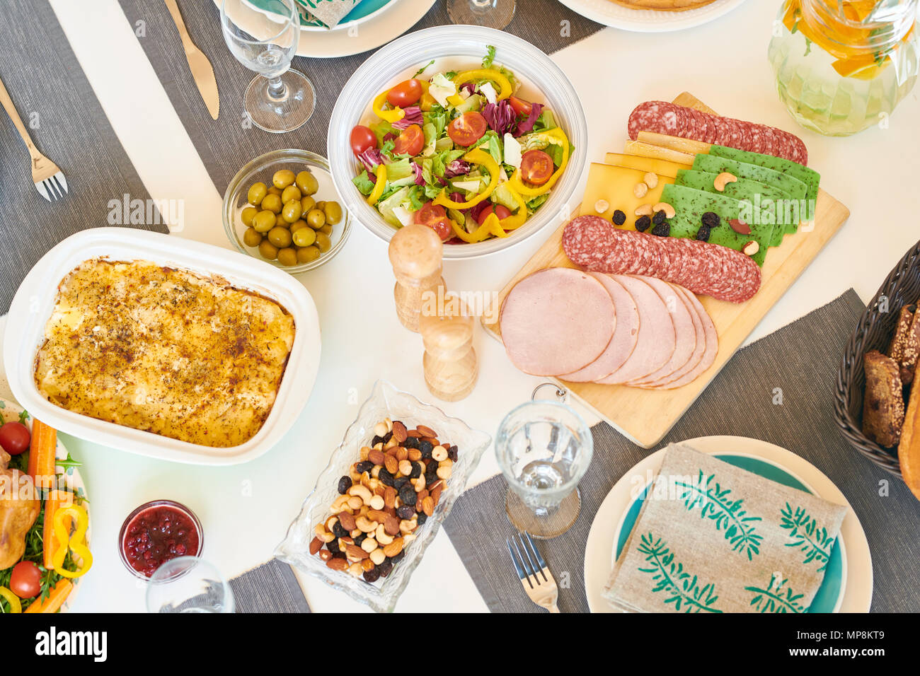 Diners tisch -Fotos und -Bildmaterial in hoher Auflösung – Alamy