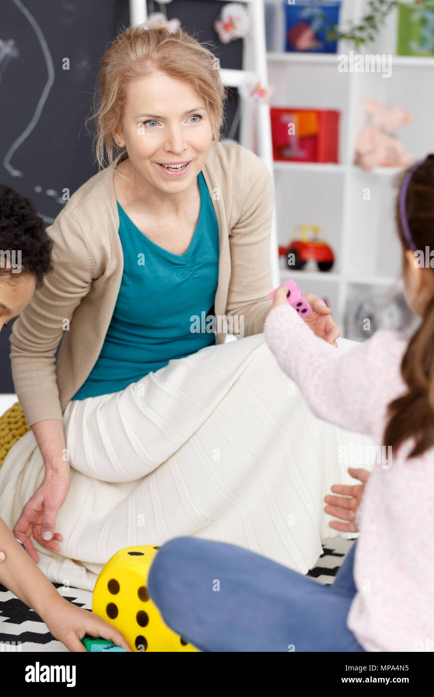 Kita Kinder Stockfotos und -bilder Kaufen - Alamy