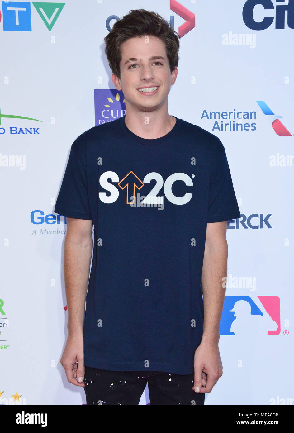 Charlie puth 045 roter teppich ereignis -Fotos und -Bildmaterial in ...