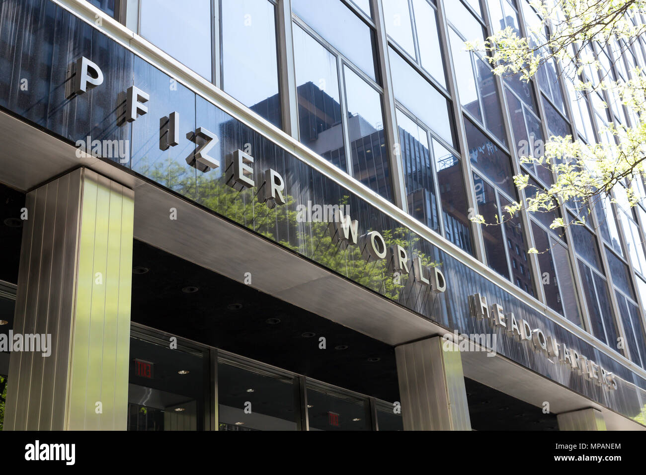 New yorker pfizer -Fotos und -Bildmaterial in hoher Auflösung – Alamy