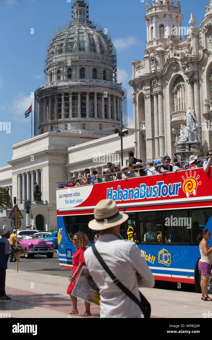 Havanna reisebus -Fotos und -Bildmaterial in hoher Auflösung – Alamy